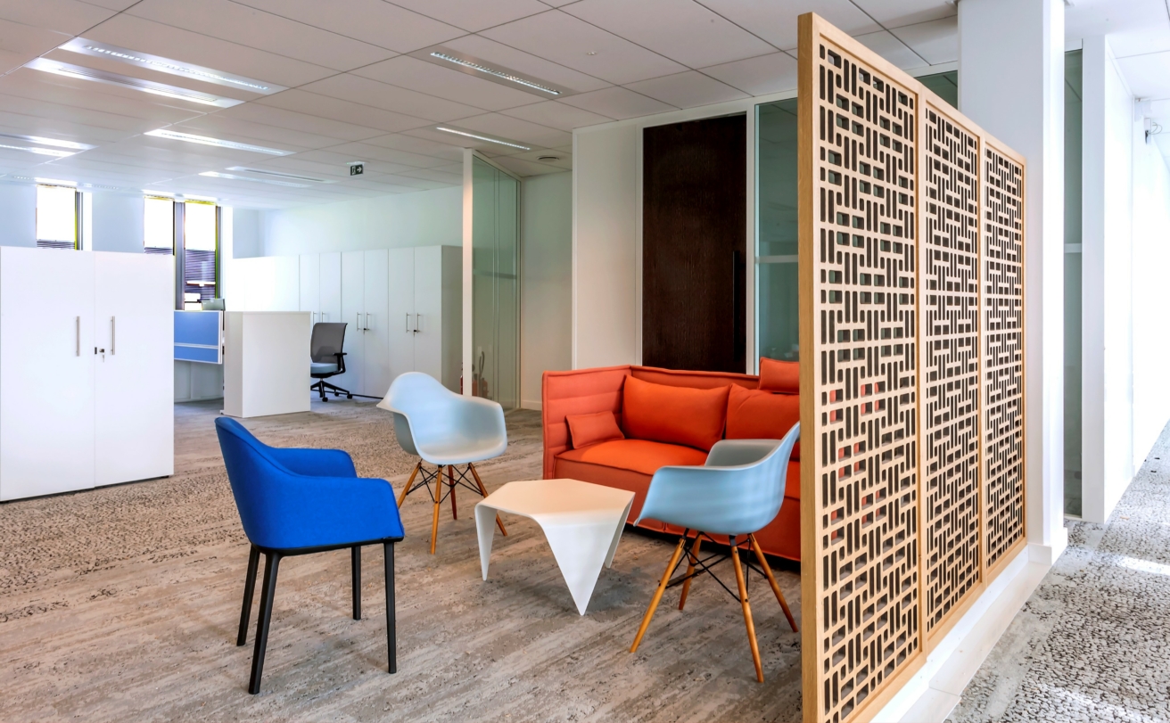 Aménagement mobilier du siège ADP Group, à Roissy et Orly