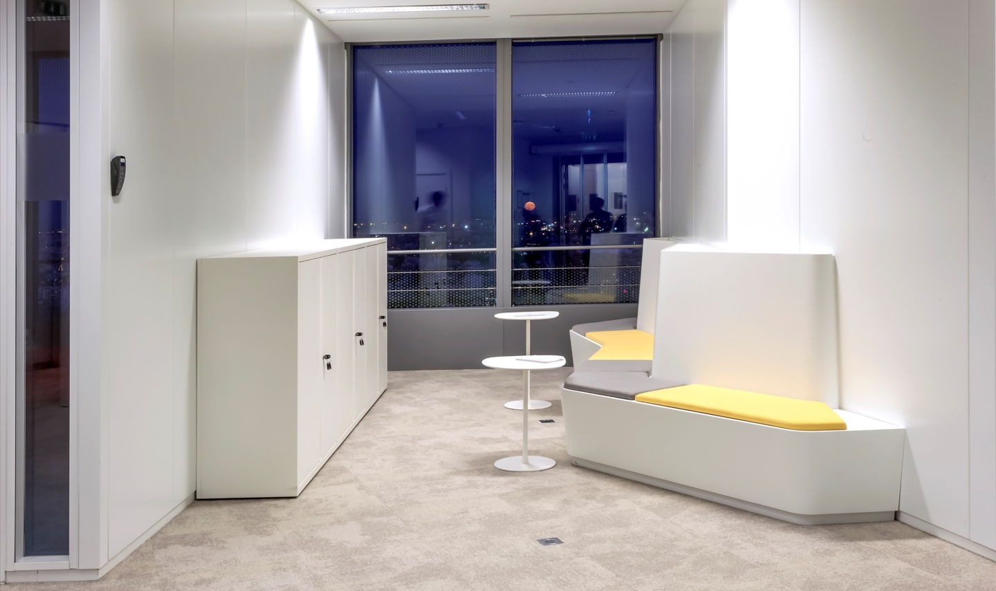 Office interior design, construction & furniture in La Défense, Engie